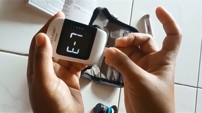 Accu Chek Error 7- Causes And Fixes [Glucose Monitoring Woes?] - Senior Fitness