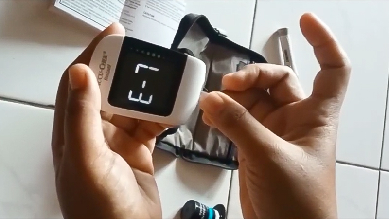 Accu Chek Error 7- Causes And Fixes [Glucose Monitoring Woes?] - Senior ...