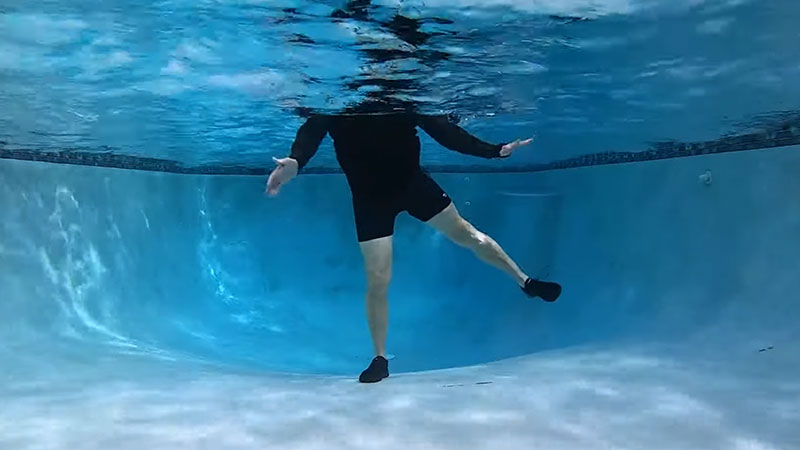 12 Effective Pool Exercises For Seniors with Benefits and Instructions ...