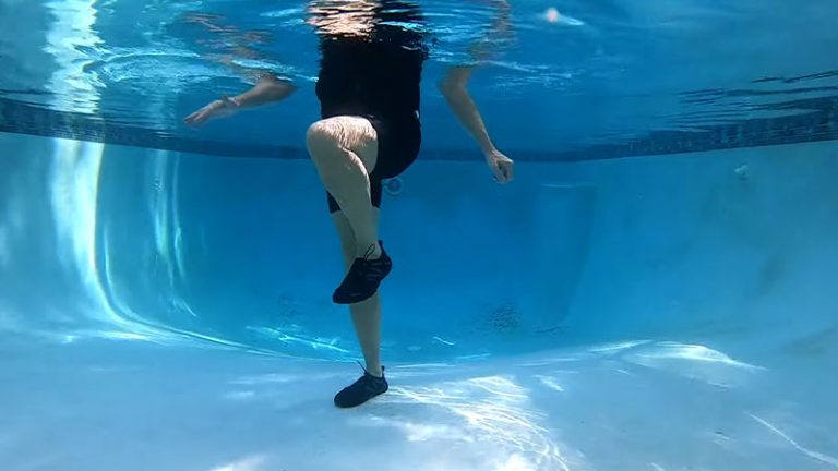 16 Safe and Effective Swim Workouts for Seniors: Fitness in the Pool ...