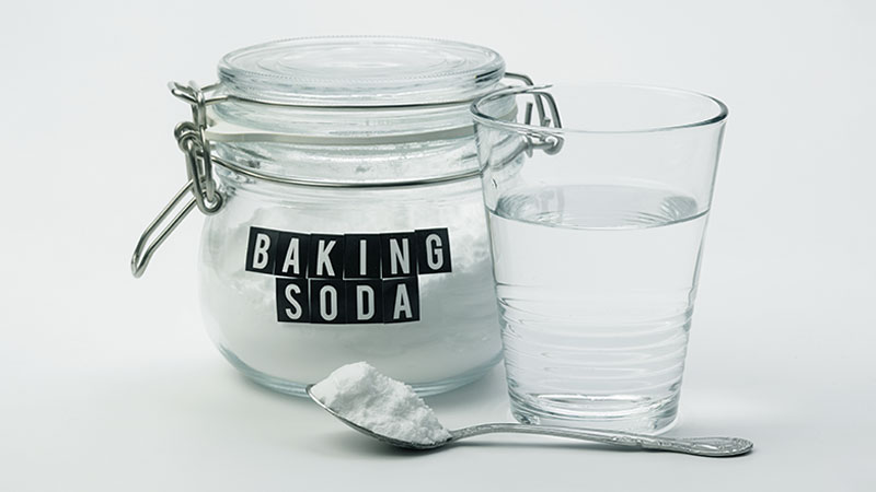 9 Health Benefits of Baking Soda Water: Digestion, pH Balance ...