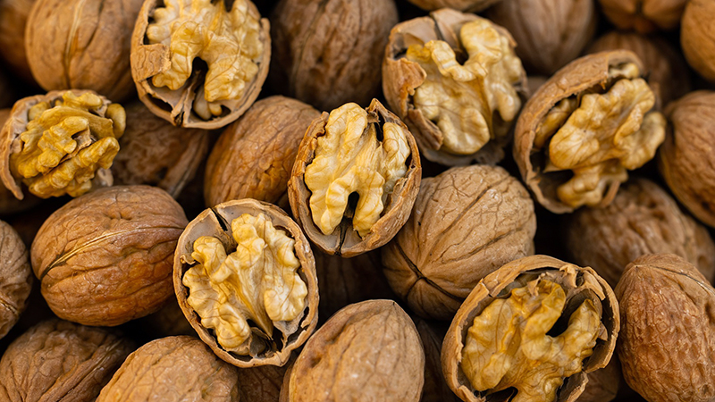 13 Health Benefits of Walnuts: Boost Heart, Brain, Digestion & More ...