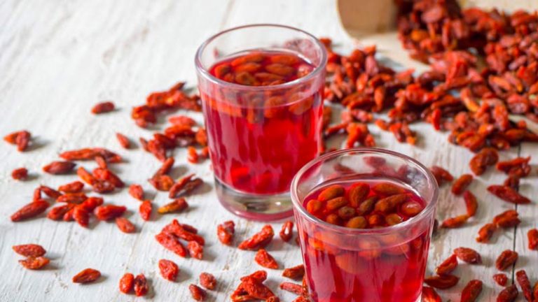 7 Health Benefits of Goji Juice: Boost Immunity, Energy & Eye Health ...